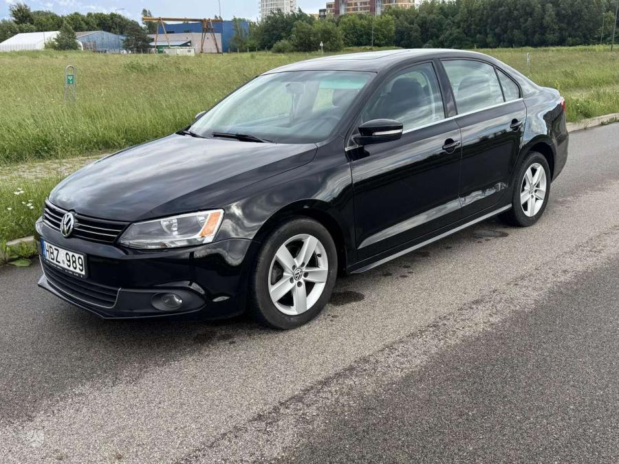 Black Volkswagen Jetta 2011 in Marijampole, with an engine capacity of 1.97 L and mileage of 289 thousand km for 3350 €, photo 8 on AUTOMOTO.COM.LV