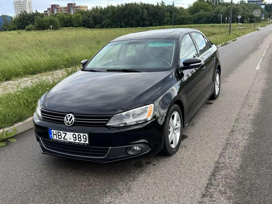 Black Volkswagen Jetta 2011 in Marijampole, with an engine capacity of 1.97 L and mileage of 289 thousand km for 3350 €, photo 9 on AUTOMOTO.COM.LV