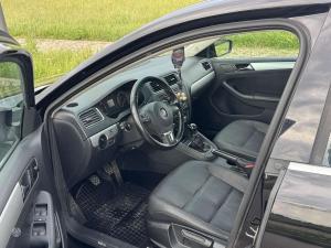 Black Volkswagen Jetta 2011 in Marijampole, with an engine capacity of 1.97 L and mileage of 289 thousand km for 3350 €, photo 10 on AUTOMOTO.COM.LV