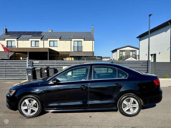 Melns Volkswagen Jetta 2011 Viļņa, ar dzinēja tilpumu 1.97 L un nobraukumu 288 tūkst. km par 4500 €, foto 6 vietnē AUTOMOTO.COM.LV