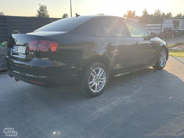 Black Volkswagen Jetta 2011 in Vilnius, with an engine capacity of 2.50 L and mileage of 235 thousand km for 3200 €, photo 3 on AUTOMOTO.COM.LV