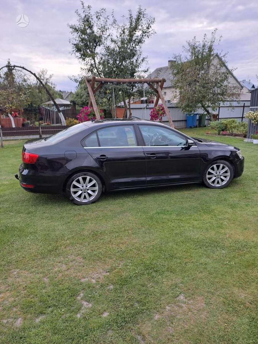 Melns Volkswagen Jetta 2011 Kauņa, ar dzinēja tilpumu 1.39 L un nobraukumu 239 tūkst. km par 3200 €, foto 1 vietnē AUTOMOTO.COM.LV
