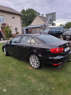 Melns Volkswagen Jetta 2011 Kauņa, ar dzinēja tilpumu 1.39 L un nobraukumu 239 tūkst. km par 3200 €, foto 3 vietnē AUTOMOTO.COM.LV