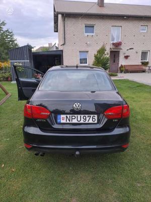 Melns Volkswagen Jetta 2011 Kauņa, ar dzinēja tilpumu 1.39 L un nobraukumu 239 tūkst. km par 3200 €, foto 4 vietnē AUTOMOTO.COM.LV