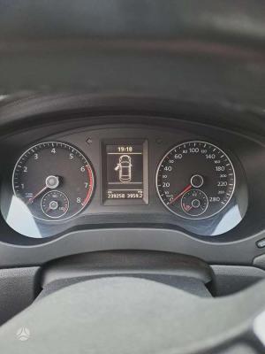 Melns Volkswagen Jetta 2011 Kauņa, ar dzinēja tilpumu 1.39 L un nobraukumu 239 tūkst. km par 3200 €, foto 6 vietnē AUTOMOTO.COM.LV