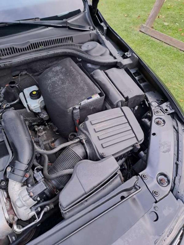 Melns Volkswagen Jetta 2011 Kauņa, ar dzinēja tilpumu 1.39 L un nobraukumu 239 tūkst. km par 3200 €, foto 10 vietnē AUTOMOTO.COM.LV