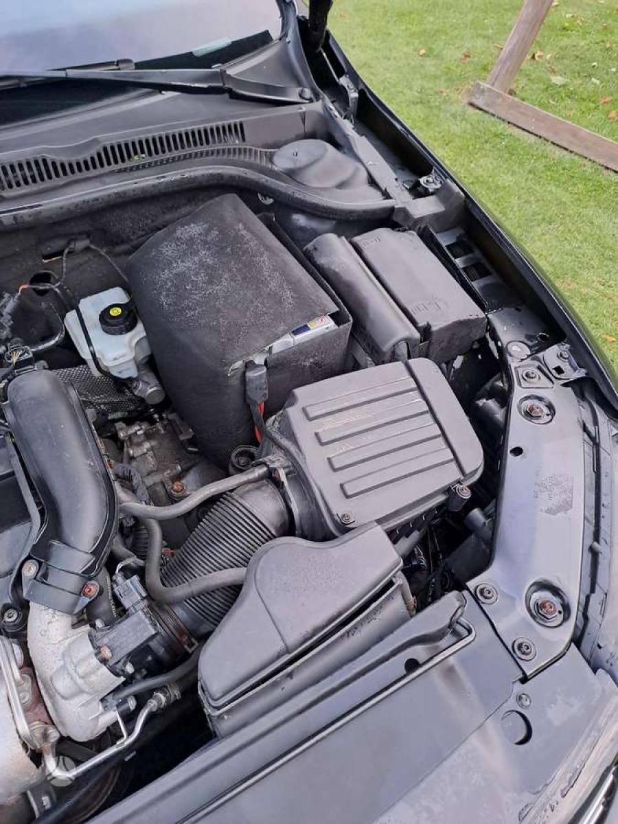Melns Volkswagen Jetta 2011 Kauņa, ar dzinēja tilpumu 1.39 L un nobraukumu 239 tūkst. km par 3200 €, foto 10 vietnē AUTOMOTO.COM.LV