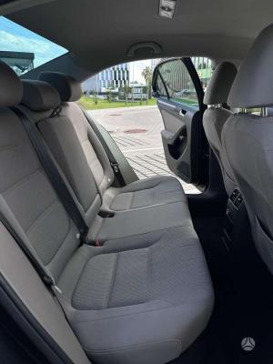 Black Volkswagen Jetta 2011 in Vilnius, with an engine capacity of 1.60 L and mileage of 260 thousand km for 4200 €, photo 7 on AUTOMOTO.COM.LV