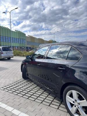 Black Volkswagen Jetta 2011 in Vilnius, with an engine capacity of 1.60 L and mileage of 260 thousand km for 4200 €, photo 11 on AUTOMOTO.COM.LV
