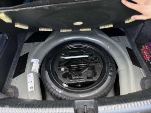 Black Volkswagen Jetta 2011 in Vilnius, with an engine capacity of 1.60 L and mileage of 260 thousand km for 4200 €, photo 13 on AUTOMOTO.COM.LV