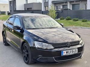 Black Volkswagen Jetta 2011 in Vilnius, with an engine capacity of 1.60 L and mileage of 259 thousand km for 3600 €, photo  on AUTOMOTO.COM.LV