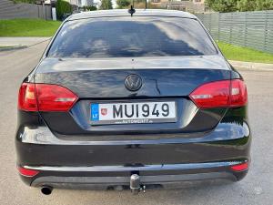 Black Volkswagen Jetta 2011 in Vilnius, with an engine capacity of 1.60 L and mileage of 259 thousand km for 3600 €, photo 5 on AUTOMOTO.COM.LV