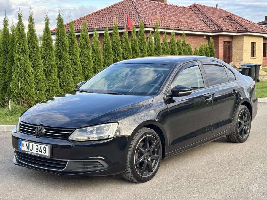 Black Volkswagen Jetta 2011 in Vilnius, with an engine capacity of 1.60 L and mileage of 259 thousand km for 3600 €, photo 8 on AUTOMOTO.COM.LV
