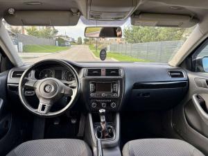 Black Volkswagen Jetta 2011 in Vilnius, with an engine capacity of 1.60 L and mileage of 259 thousand km for 3600 €, photo 11 on AUTOMOTO.COM.LV
