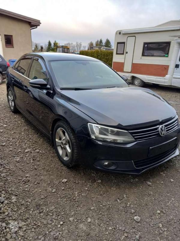 Melns Volkswagen Jetta 2012 Kelmė, ar dzinēja tilpumu 1.97 L un nobraukumu 400 tūkst. km par 2450 €, foto 6 vietnē AUTOMOTO.COM.LV