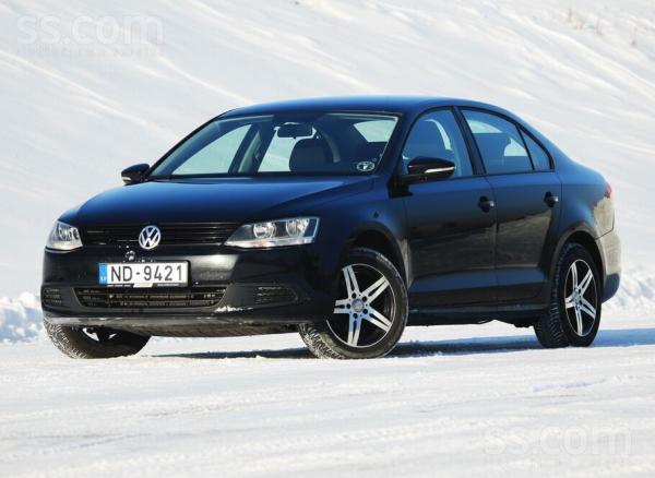 Black Volkswagen Jetta 2012 in Riga, with an engine capacity of 1.60 L and mileage of 328 thousand km for 5400 €, photo 1 on AUTOMOTO.COM.LV