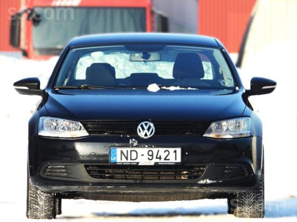 Black Volkswagen Jetta 2012 in Riga, with an engine capacity of 1.60 L and mileage of 328 thousand km for 5400 €, photo 2 on AUTOMOTO.COM.LV
