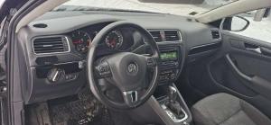 Black Volkswagen Jetta 2012 in Kaunas, with an engine capacity of 1.60 L and mileage of 278 thousand km for 4999 €, photo 9 on AUTOMOTO.COM.LV