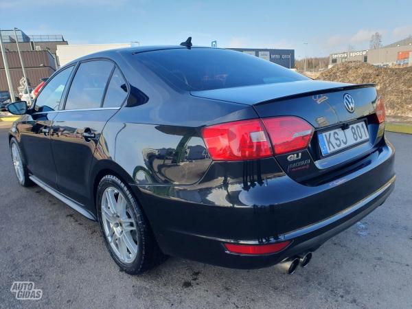 Black Volkswagen Jetta 2012 in Kaunas, with an engine capacity of 2.00 L and mileage of 155 thousand km for 4950 €, photo 6 on AUTOMOTO.COM.LV