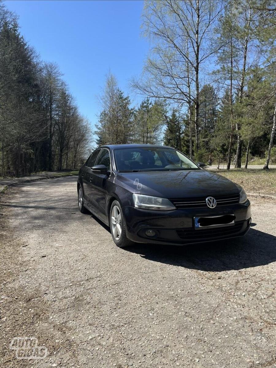 Melns Volkswagen Jetta 2012 Telšiai, ar dzinēja tilpumu 1.60 L un nobraukumu 310 tūkst. km par 3600 €, foto 4 vietnē AUTOMOTO.COM.LV