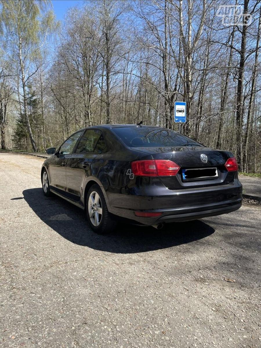 Melns Volkswagen Jetta 2012 Telšiai, ar dzinēja tilpumu 1.60 L un nobraukumu 310 tūkst. km par 3600 €, foto 6 vietnē AUTOMOTO.COM.LV