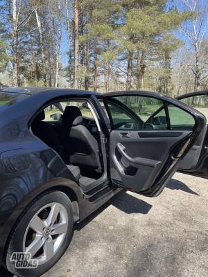 Melns Volkswagen Jetta 2012 Telšiai, ar dzinēja tilpumu 1.60 L un nobraukumu 310 tūkst. km par 3600 €, foto 8 vietnē AUTOMOTO.COM.LV