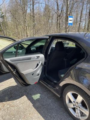 Melns Volkswagen Jetta 2012 Telšiai, ar dzinēja tilpumu 1.60 L un nobraukumu 310 tūkst. km par 3600 €, foto 12 vietnē AUTOMOTO.COM.LV