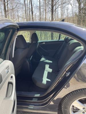Melns Volkswagen Jetta 2012 Telšiai, ar dzinēja tilpumu 1.60 L un nobraukumu 310 tūkst. km par 3600 €, foto 14 vietnē AUTOMOTO.COM.LV