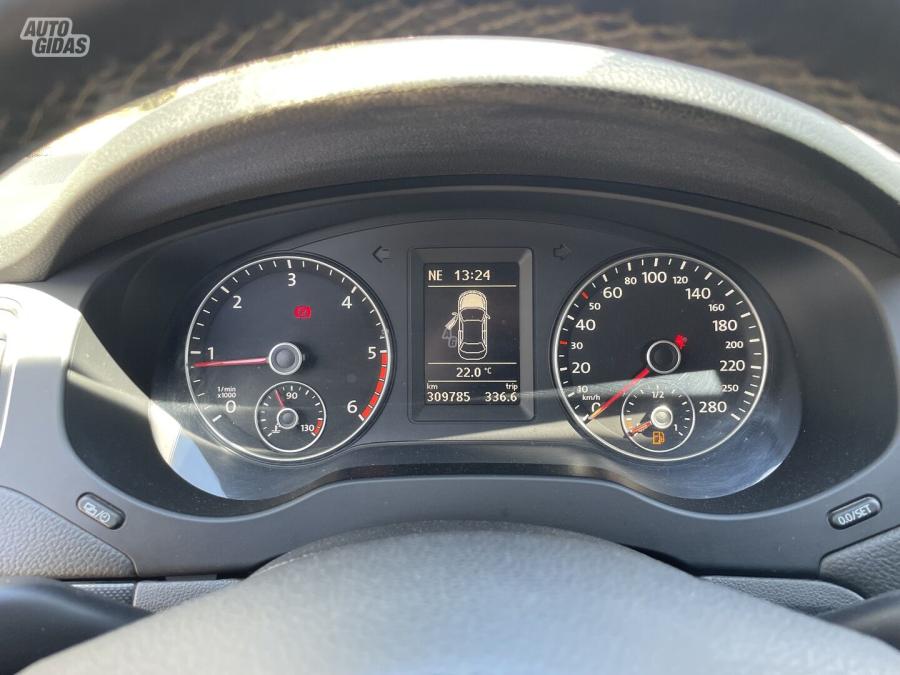 Melns Volkswagen Jetta 2012 Telšiai, ar dzinēja tilpumu 1.60 L un nobraukumu 310 tūkst. km par 3600 €, foto 18 vietnē AUTOMOTO.COM.LV