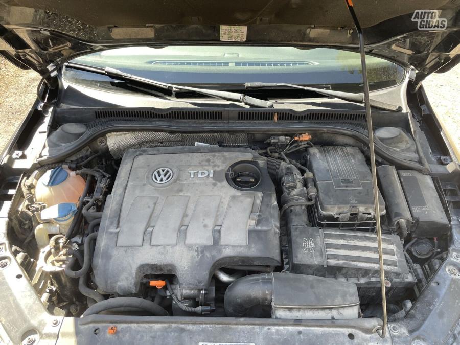 Melns Volkswagen Jetta 2012 Telšiai, ar dzinēja tilpumu 1.60 L un nobraukumu 310 tūkst. km par 3600 €, foto 21 vietnē AUTOMOTO.COM.LV