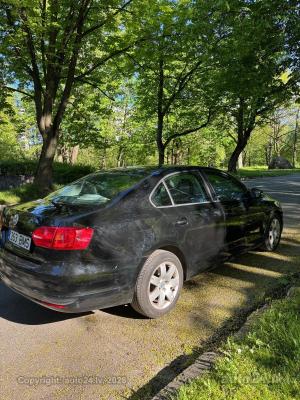 Black Volkswagen Jetta 2012 in Tallinn, with an engine capacity of 2.50 L and mileage of 156 thousand km for 6700 €, photo 4 on AUTOMOTO.COM.LV