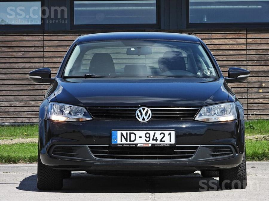 Melns Volkswagen Jetta 2012 Rīga, ar dzinēja tilpumu 1.60 L un nobraukumu 328 tūkst. km par 4800 €, foto 3 vietnē AUTOMOTO.COM.LV