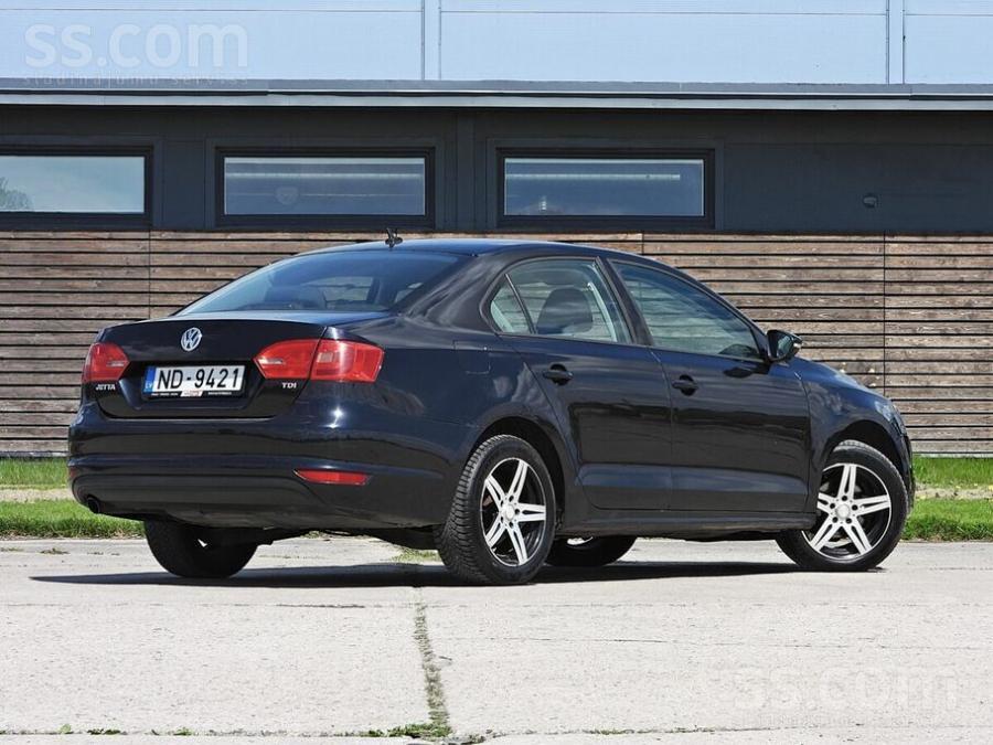 Melns Volkswagen Jetta 2012 Rīga, ar dzinēja tilpumu 1.60 L un nobraukumu 328 tūkst. km par 4800 €, foto 8 vietnē AUTOMOTO.COM.LV