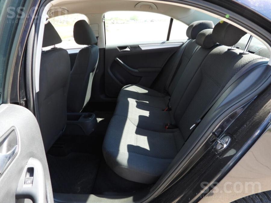 Melns Volkswagen Jetta 2012 Rīga, ar dzinēja tilpumu 1.60 L un nobraukumu 328 tūkst. km par 4800 €, foto 16 vietnē AUTOMOTO.COM.LV