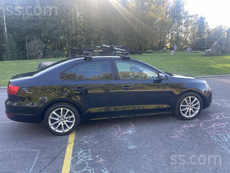 Melns Volkswagen Jetta 2012 Rīga, ar dzinēja tilpumu 1.40 L un nobraukumu 121 tūkst. km par 4800 €, foto 1 vietnē AUTOMOTO.COM.LV