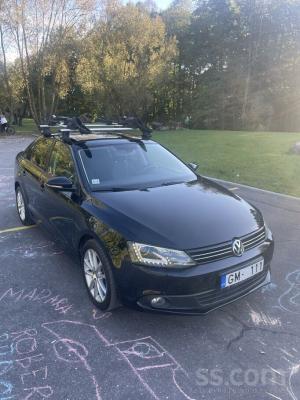 Melns Volkswagen Jetta 2012 Rīga, ar dzinēja tilpumu 1.40 L un nobraukumu 121 tūkst. km par 4800 €, foto 3 vietnē AUTOMOTO.COM.LV