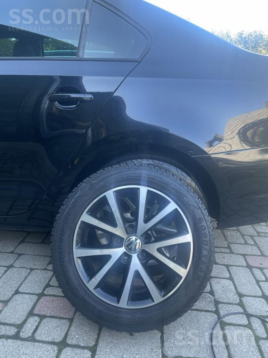 Melns Volkswagen Jetta 2012 Rīga, ar dzinēja tilpumu 1.40 L un nobraukumu 121 tūkst. km par 4800 €, foto 9 vietnē AUTOMOTO.COM.LV