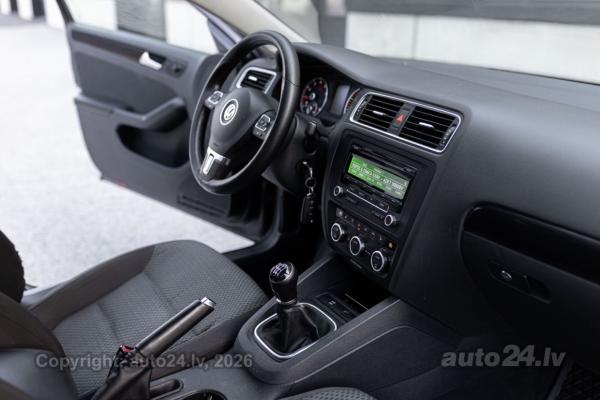 Melns Volkswagen Jetta 2012 Tallina, ar dzinēja tilpumu 1.40 L un nobraukumu 142 tūkst. km par 3999 €, foto 9 vietnē AUTOMOTO.COM.LV