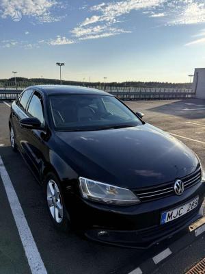 Black Volkswagen Jetta 2012 in Vilnius, with an engine capacity of 1.60 L and mileage of 251 thousand km for 4300 €, photo  on AUTOMOTO.COM.LV