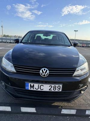 Black Volkswagen Jetta 2012 in Vilnius, with an engine capacity of 1.60 L and mileage of 251 thousand km for 4300 €, photo 9 on AUTOMOTO.COM.LV