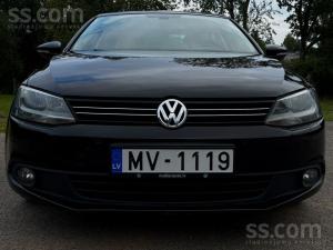 Melns Volkswagen Jetta 2012 Tukums, ar dzinēja tilpumu 1.40 L un nobraukumu 156 tūkst. km par 4650 €, foto 3 vietnē AUTOMOTO.COM.LV