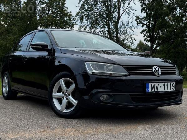 Melns Volkswagen Jetta 2012 Tukums, ar dzinēja tilpumu 1.40 L un nobraukumu 156 tūkst. km par 4650 €, foto 4 vietnē AUTOMOTO.COM.LV