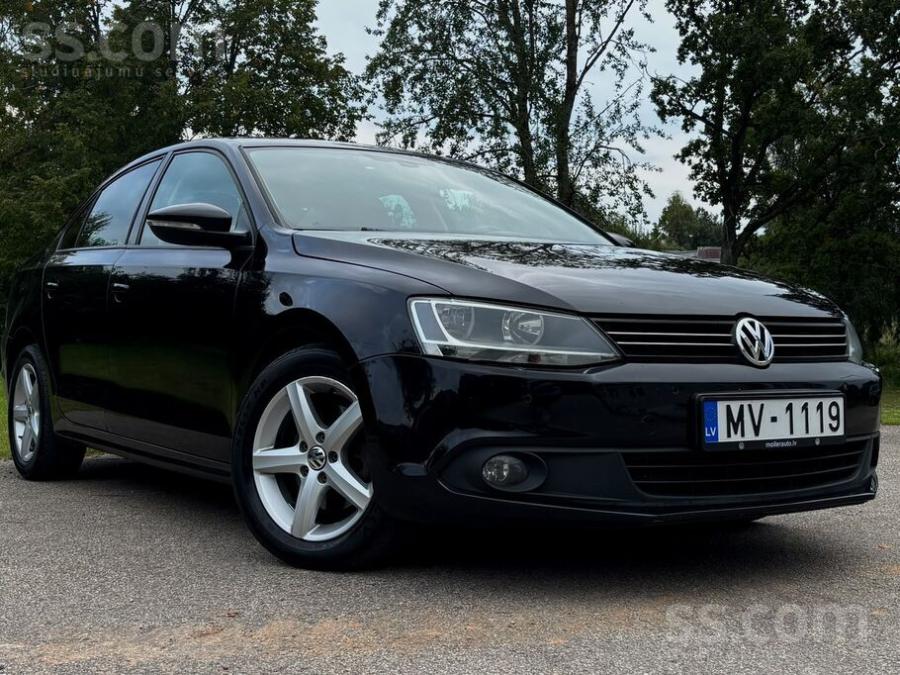 Melns Volkswagen Jetta 2012 Tukums, ar dzinēja tilpumu 1.40 L un nobraukumu 156 tūkst. km par 4650 €, foto 4 vietnē AUTOMOTO.COM.LV