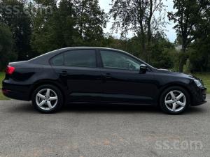 Melns Volkswagen Jetta 2012 Tukums, ar dzinēja tilpumu 1.40 L un nobraukumu 156 tūkst. km par 4650 €, foto 5 vietnē AUTOMOTO.COM.LV
