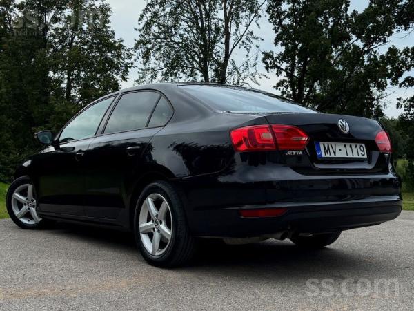 Melns Volkswagen Jetta 2012 Tukums, ar dzinēja tilpumu 1.40 L un nobraukumu 156 tūkst. km par 4650 €, foto 6 vietnē AUTOMOTO.COM.LV