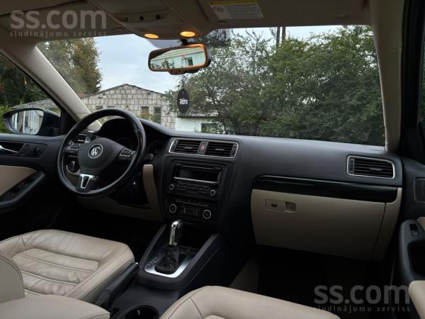 Melns Volkswagen Jetta 2012 Tukums, ar dzinēja tilpumu 1.40 L un nobraukumu 156 tūkst. km par 4650 €, foto 9 vietnē AUTOMOTO.COM.LV