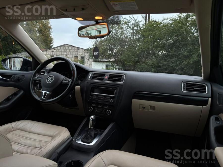 Melns Volkswagen Jetta 2012 Tukums, ar dzinēja tilpumu 1.40 L un nobraukumu 156 tūkst. km par 4650 €, foto 9 vietnē AUTOMOTO.COM.LV