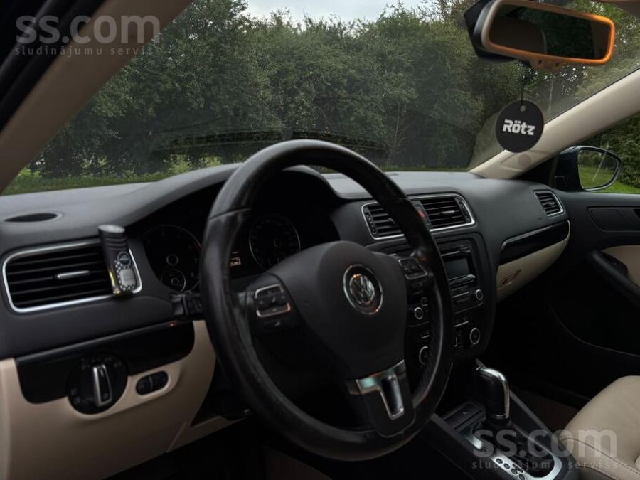 Melns Volkswagen Jetta 2012 Tukums, ar dzinēja tilpumu 1.40 L un nobraukumu 156 tūkst. km par 4650 €, foto 12 vietnē AUTOMOTO.COM.LV