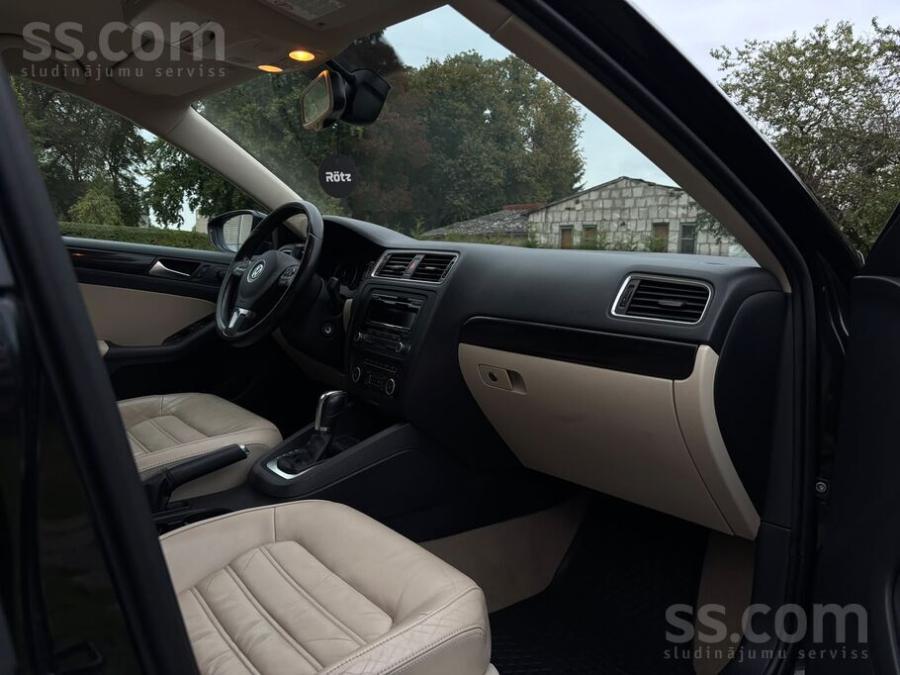 Melns Volkswagen Jetta 2012 Tukums, ar dzinēja tilpumu 1.40 L un nobraukumu 156 tūkst. km par 4650 €, foto 14 vietnē AUTOMOTO.COM.LV