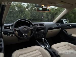 Melns Volkswagen Jetta 2012 Tukums, ar dzinēja tilpumu 1.40 L un nobraukumu 156 tūkst. km par 4650 €, foto 16 vietnē AUTOMOTO.COM.LV